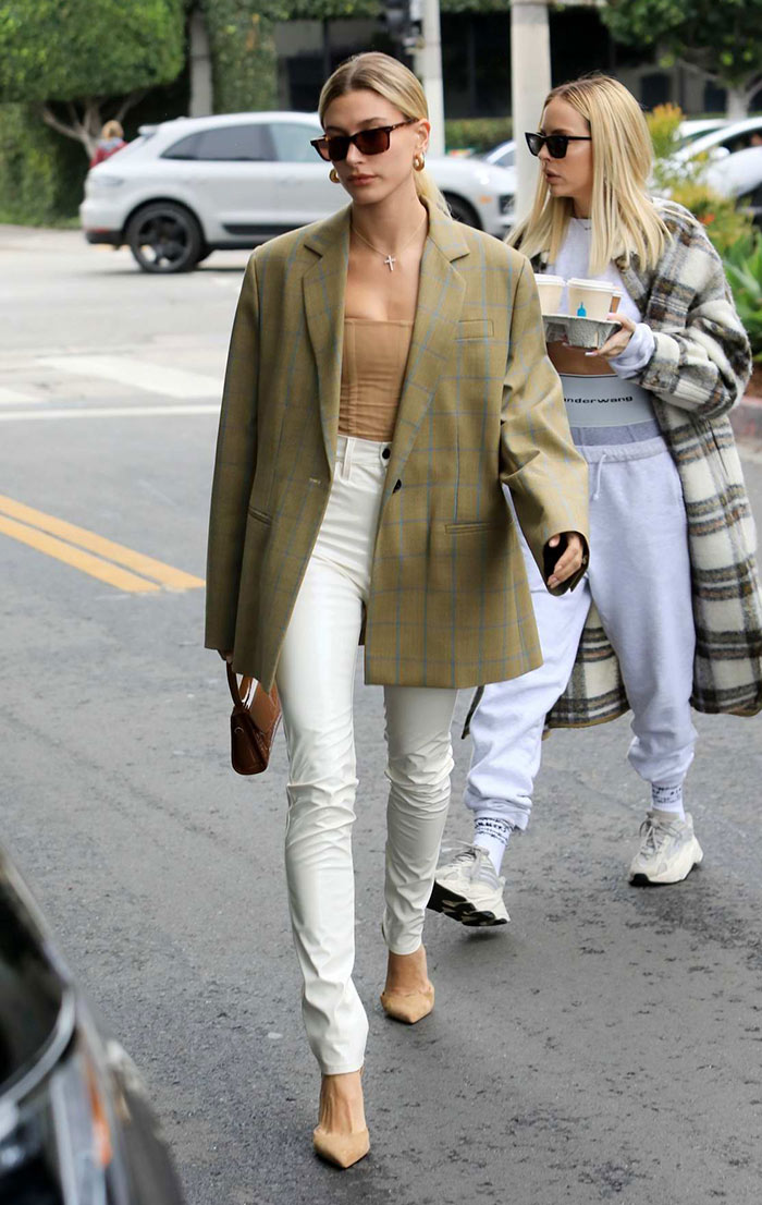 12 Hailey Bieber Blazer Outfits We All Need to Copy - Special Madame ...